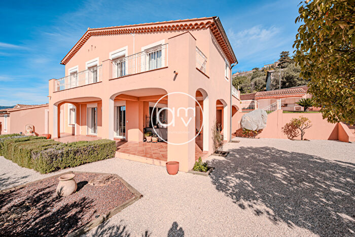 Maison à vendre - Pierrefeu-du-Var - 6 pièces - 4 chambres