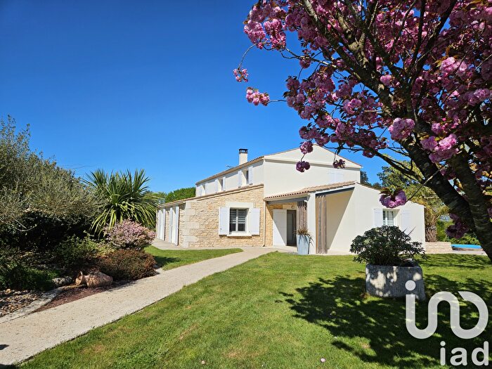 Maison à vendre - Saint-Agnant - 7 pièces - 6 chambres