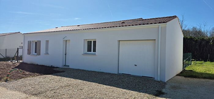 Saint-Bris-des-Bois - Maison 4 pièces à vendre