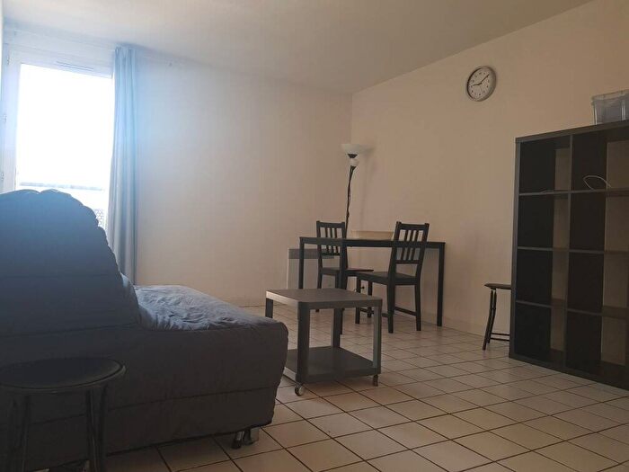 Appartement à louer - Esplanade, Nîmes - 1 pièce