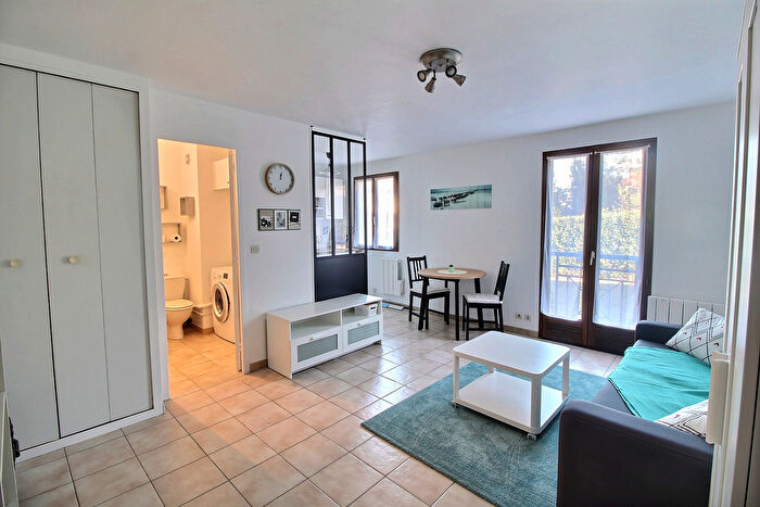 Appartement 1 pièce à vendre - Fontenay-le-Fleury, Chapelle Saint-Jean