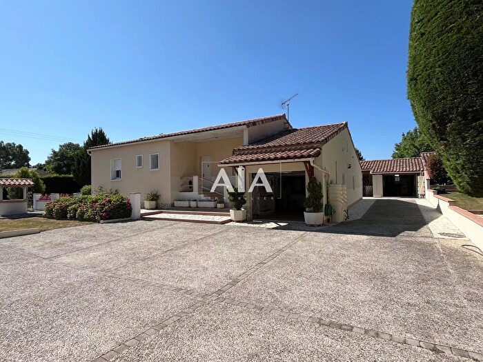 Saint-Amant-de-Bonnieure - Maison 7 pièces à vendre
