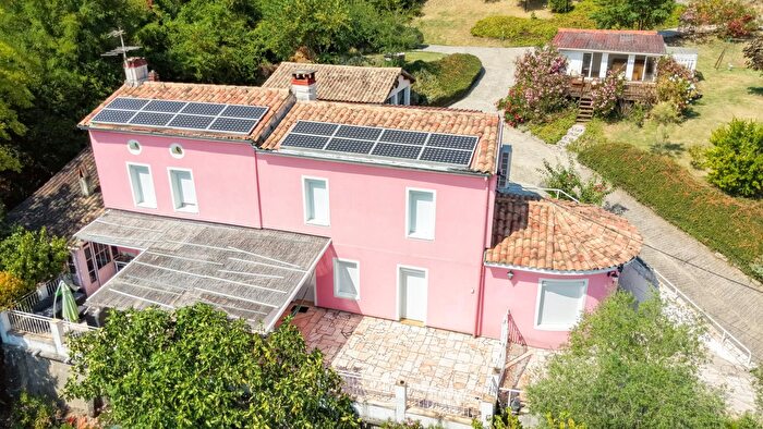 Maison 7 pièces à Colayrac-Saint-Cirq, à vendre