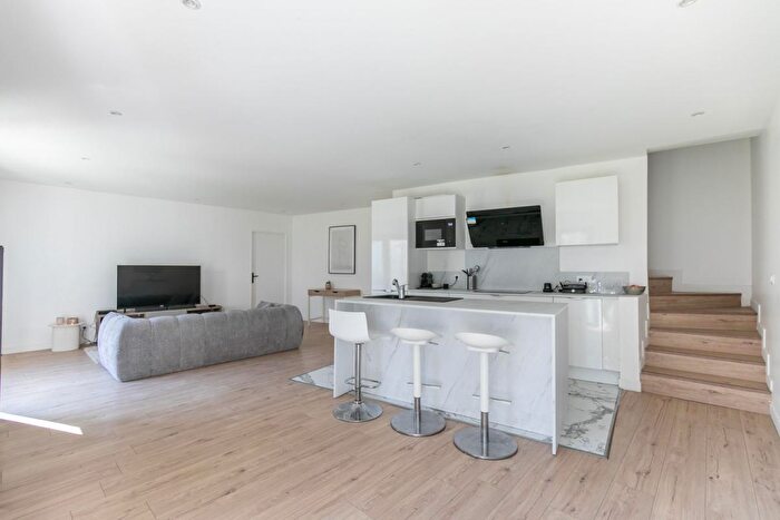 Maison à vendre - Ormesson-sur-Marne - 5 pièces - 4 chambres