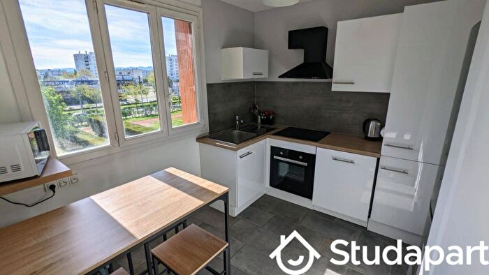 Appartement à louer - Moulin à Vent-Georges Lévy, Vénissieux - 1 pièce - 1 chambre