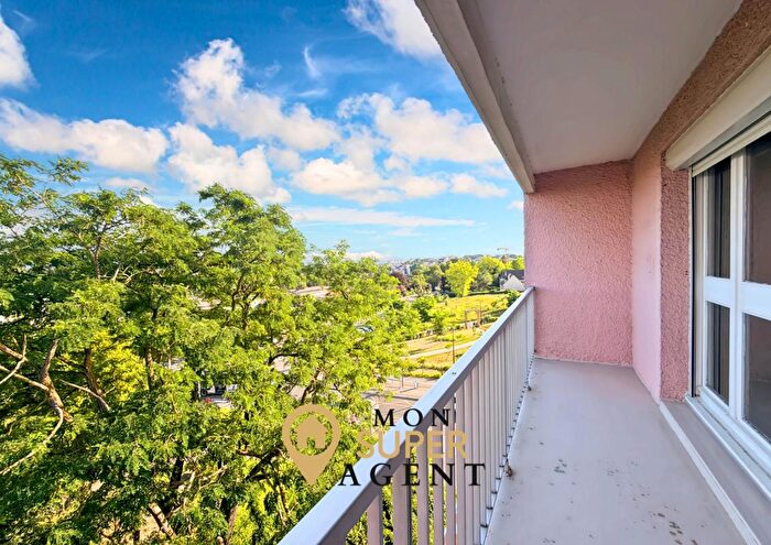 Melun, Trois Moulins : Appartement 4 pièces à vendre