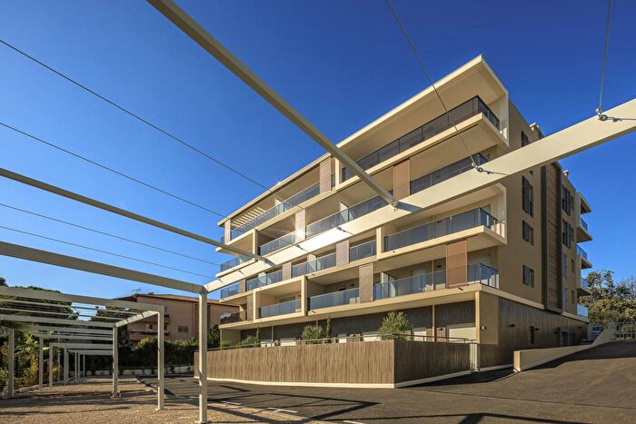 Appartement à vendre - Antibes, Antibes-les-Pins, Trianon, Le Fournel, Peyregoue - 2 pièces - 1 chambre