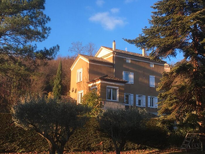 Maison à louer - Aubenas, Pont dAubenas - 6 pièces - 2 chambres