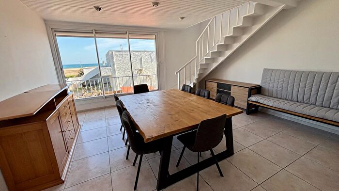 Appartement à louer - Fleury - 4 pièces - 3 chambres