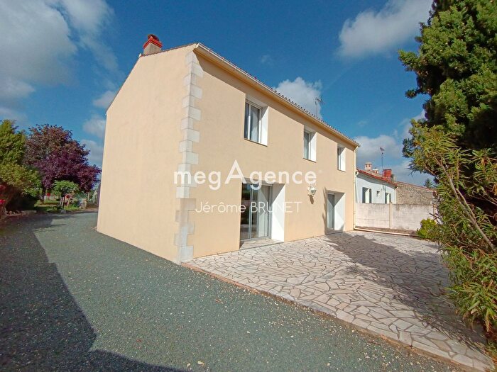 Maison 7 pièces à vendre à Nalliers
