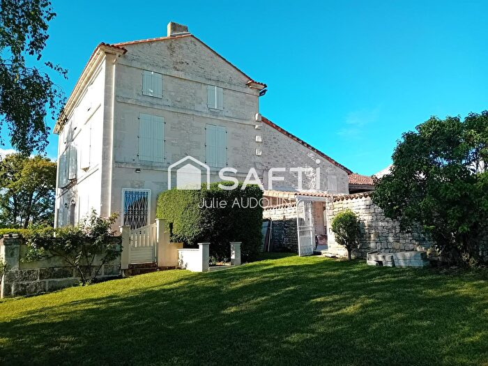 Maison 17 pièces à vendre à Hiersac