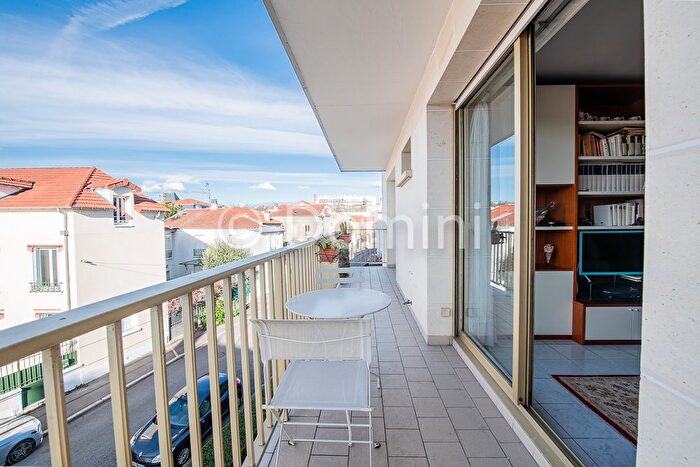 Appartement à vendre - Fontenay-sous-Bois, Proche Bois de Vincennes, Rer A - 3 pièces - 2 chambres