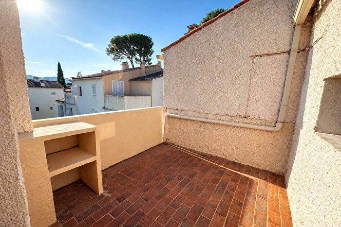 Appartement à louer - Saint-Cyr-sur-Mer - 3 pièces - 2 chambres