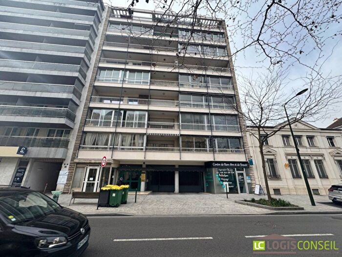 Appartement à louer - Le Clos du Luxembourg-Centre Ville, Bourg-la-Reine - 1 pièce