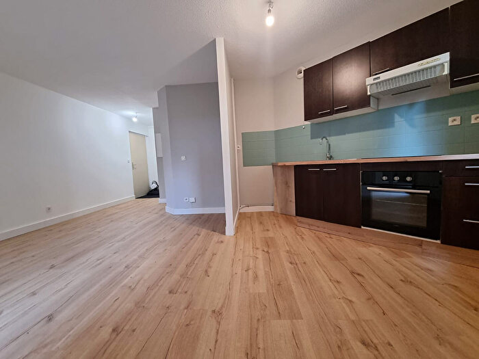 Maisons à vendre et appartements à louer - 1