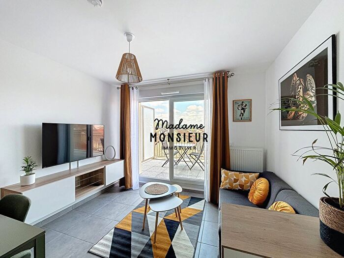 Appartement à louer - Bourgoin-Jallieu - 2 pièces - 1 chambre