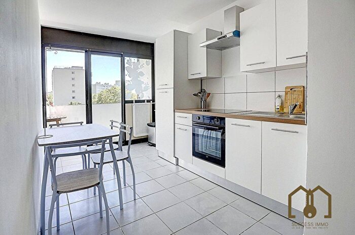 Le Mas, Vaulx-en-Velin - Appartement 5 pièces à louer