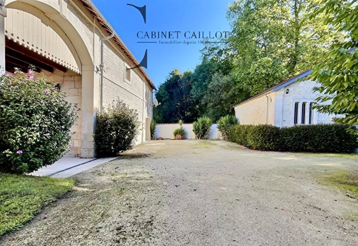 Maison à vendre - Nieul-lès-Saintes - 12 pièces - 8 chambres