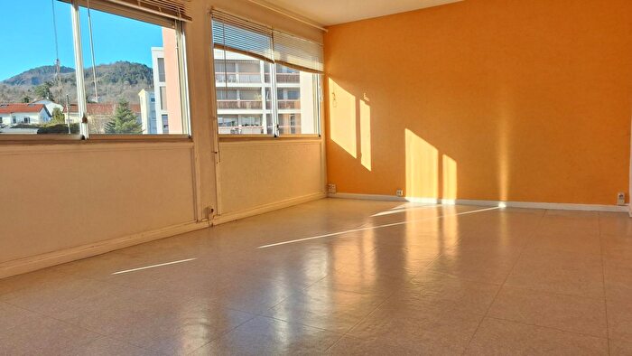 Appartement à louer - Clermont-Ferrand, Vallières, Sallins, Poncillon - 3 pièces - 2 chambres