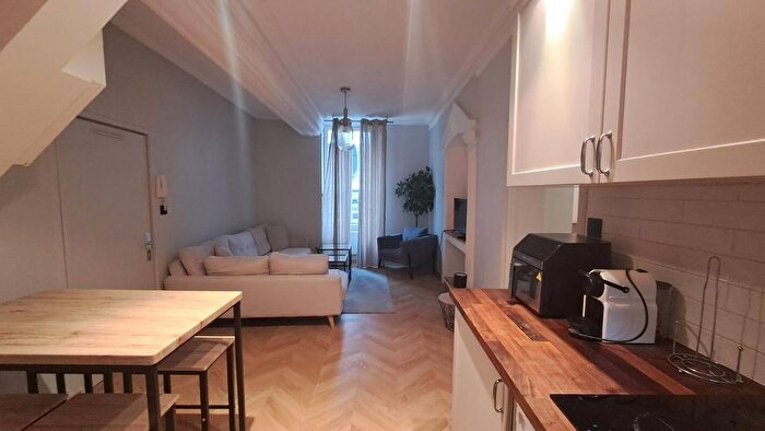 Appartement à louer - Ville Sud Ouest, Fontainebleau - 2 pièces - 2 chambres