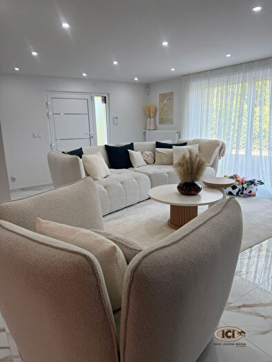 Maison 8 pièces à Monnetier-Mornex, à vendre