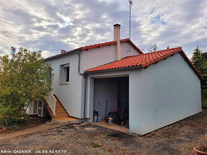 Maison à vendre - Chasseneuil-sur-Bonnieure - 6 pièces - 3 chambres