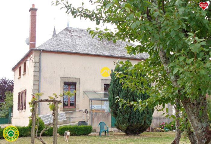 Maison à vendre - Ygrande - 8 pièces - 5 chambres