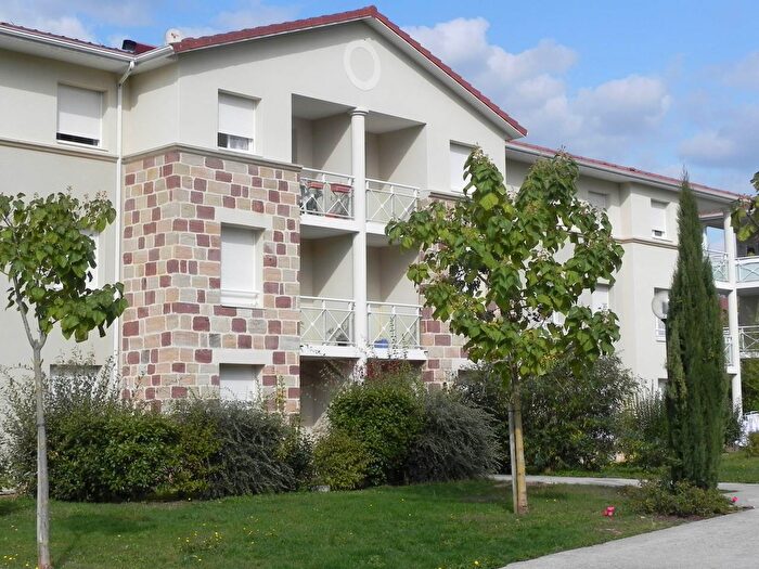 Appartement à vendre - Saint-Pantaléon-de-Larche - 3 pièces - 2 chambres