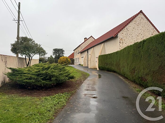 Maison à louer - Saint-Germain-sous-Doue - 7 pièces - 5 chambres