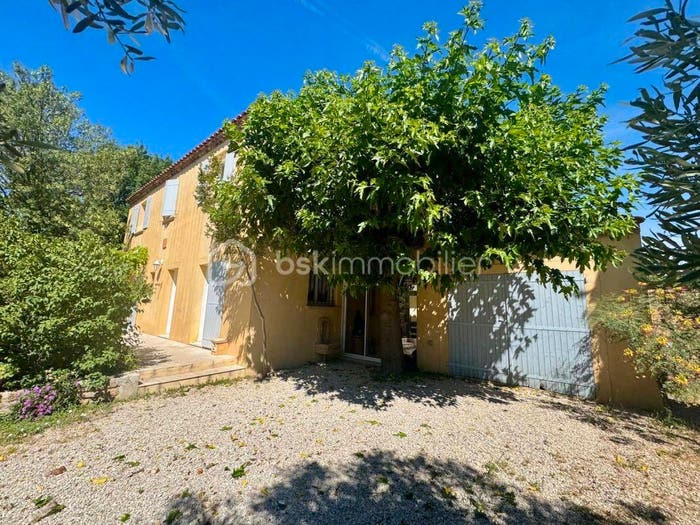 Maison 6 pièces à louer à Grans