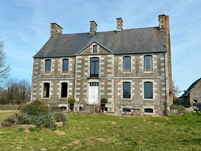 Le Mesnil-Amand : Maison 9 pièces à vendre