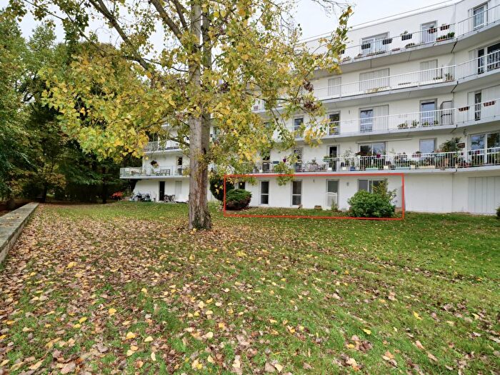 Appartement à vendre - Vaux-le-Pénil - 4 pièces - 3 chambres
