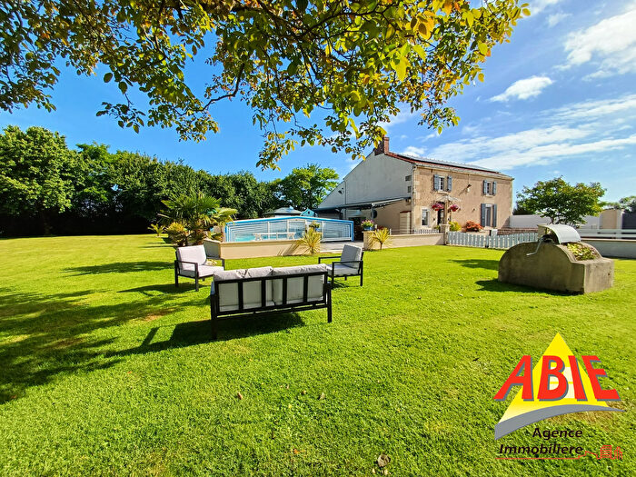 Maison à vendre - Petosse - 5 pièces - 4 chambres