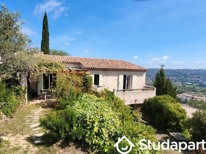 Appartement 1 pièce à Le Grimond-Plateaux Fleuris-Valliere, Saint-Laurent-du-Var, à louer