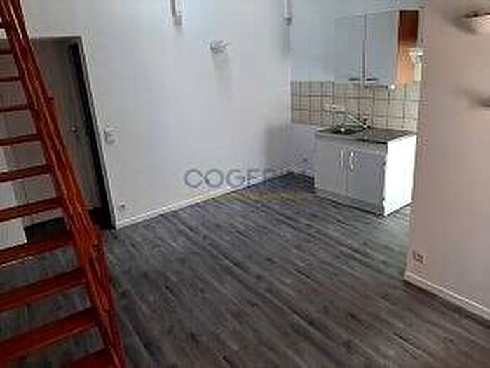 Appartement à louer - centre Ville-La Chartonnière-La Barre, Villefranche-sur-Saône - 2 pièces - 1 chambre