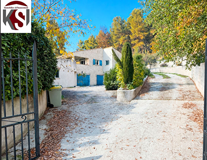 Maison à vendre - Châteauneuf-le-Rouge - 12 pièces - 7 chambres