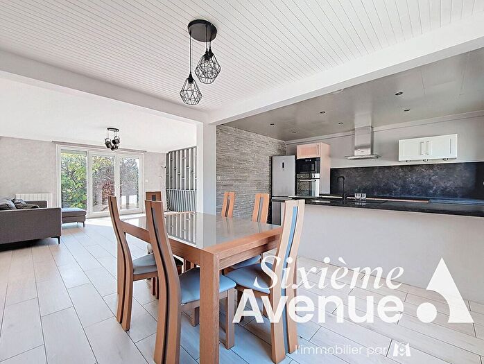 Maison à louer - Ouest, Mions - 5 pièces - 4 chambres