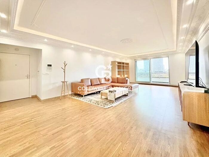 Appartement à louer - Paris e , Passy, Maison de la Radio, Muette-Sud - 4 pièces - 2 chambres