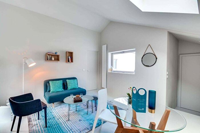 Appartement à louer - Jean Moulin-Porte dOrléans, Paris ème arrondissement - 3 pièces - 1 chambre