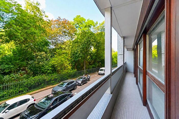Danube-Porte des Lilas, Paris 19ème arrondissement : Appartement 4 pièces à louer