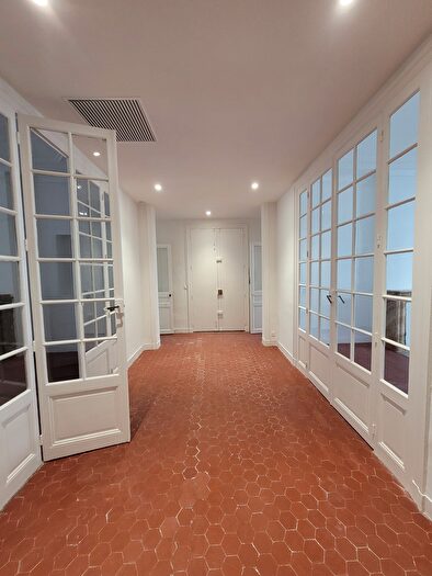 Appartement à louer - Marseille e , Perier - 5 pièces - 4 chambres