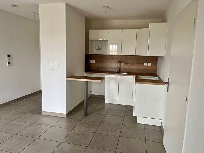 Appartement à louer - Le Grand Vivier-Le Garet-Pontbichet-Troussier, Villefranche-sur-Saône - 3 pièces - 2 chambres