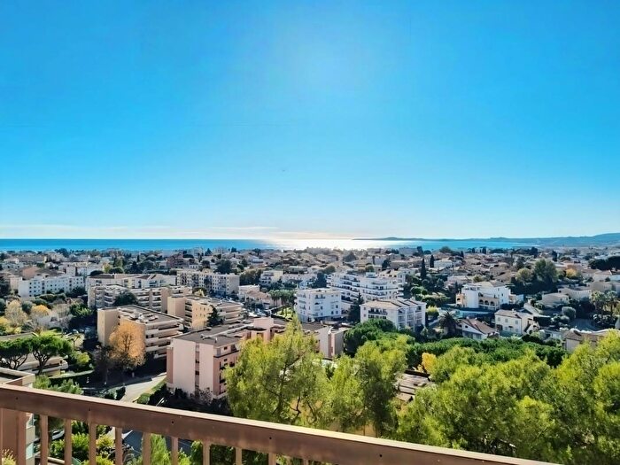 Appartement à vendre - Cagnes-sur-Mer, Le Val Fleuri - 3 pièces - 2 chambres