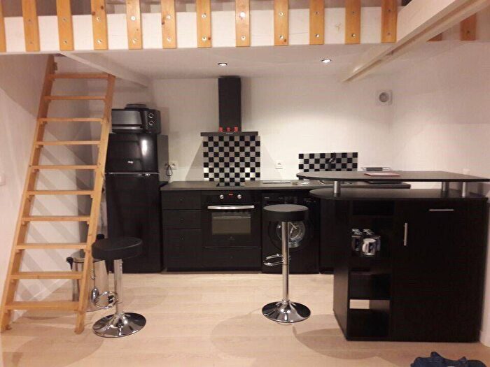 Appartement à louer - Barbâtre-Saint Remy-Verrerie, Reims - 1 pièce