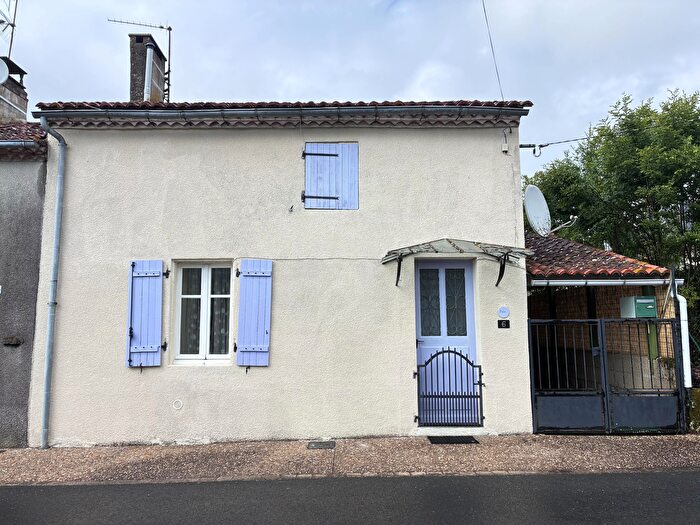 Maison 5 pièces à Millac, à vendre