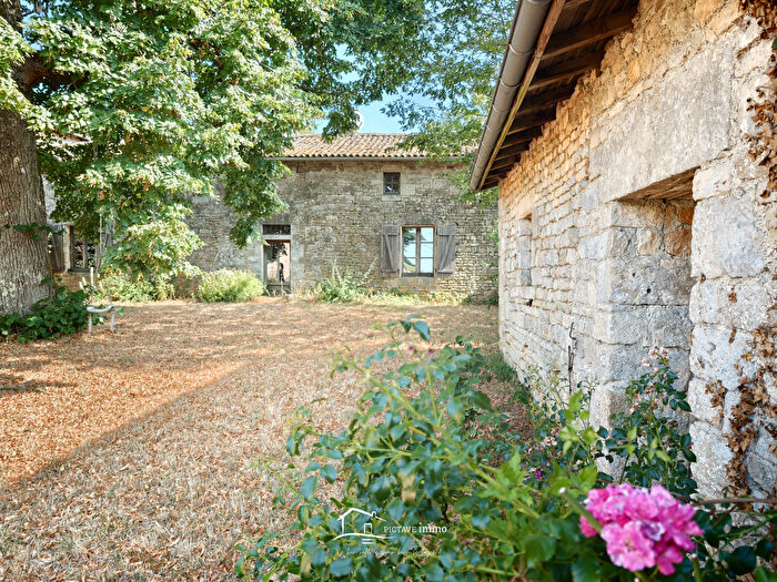 Maison 5 pièces à vendre à Saint-Coutant