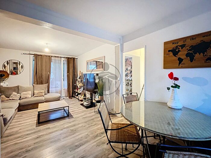 Appartement à vendre - Saint-Quentin, Europe, Rémicourt - 4 pièces - 3 chambres