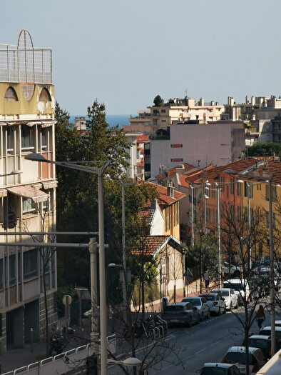 Appartement à louer - Nice, Saint-Pierre de Feric - 1 pièce