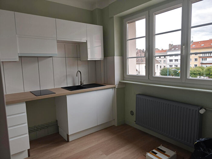 Appartement à louer - Charmes - 2 pièces - 1 chambre