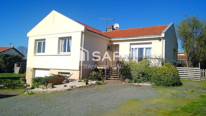 Maison à vendre - Saint-Christophe-du-Bois - 7 pièces - 4 chambres